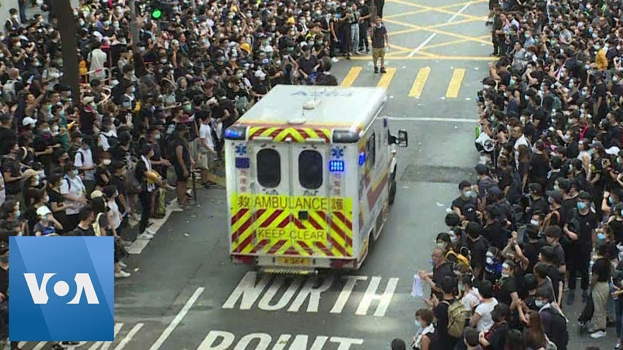 Hong Kong Protesters Block Road, Make Way for Ambulance - YouTube