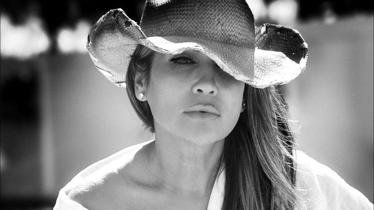 "La Que Te Quema" By Kelani Vibes - (Lyric Video) | Kelani Vibes - YouTube