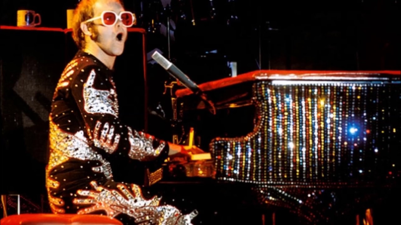 Elton John - Saturday Night's Alright For Fighting (Live) - YouTube