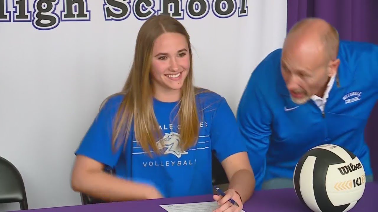 Chloe Pierce signs with Hillsdale College for volleyball - YouTube