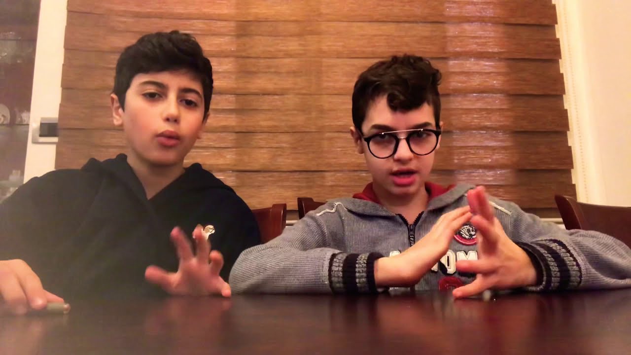 Drawing funny faces on mini balloons BRO VS BRO - YouTube