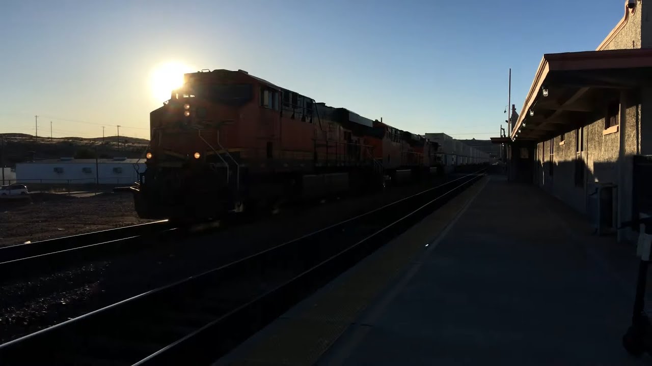 BNSF 5769 - Sunset Eastbound Double Intermodal - YouTube