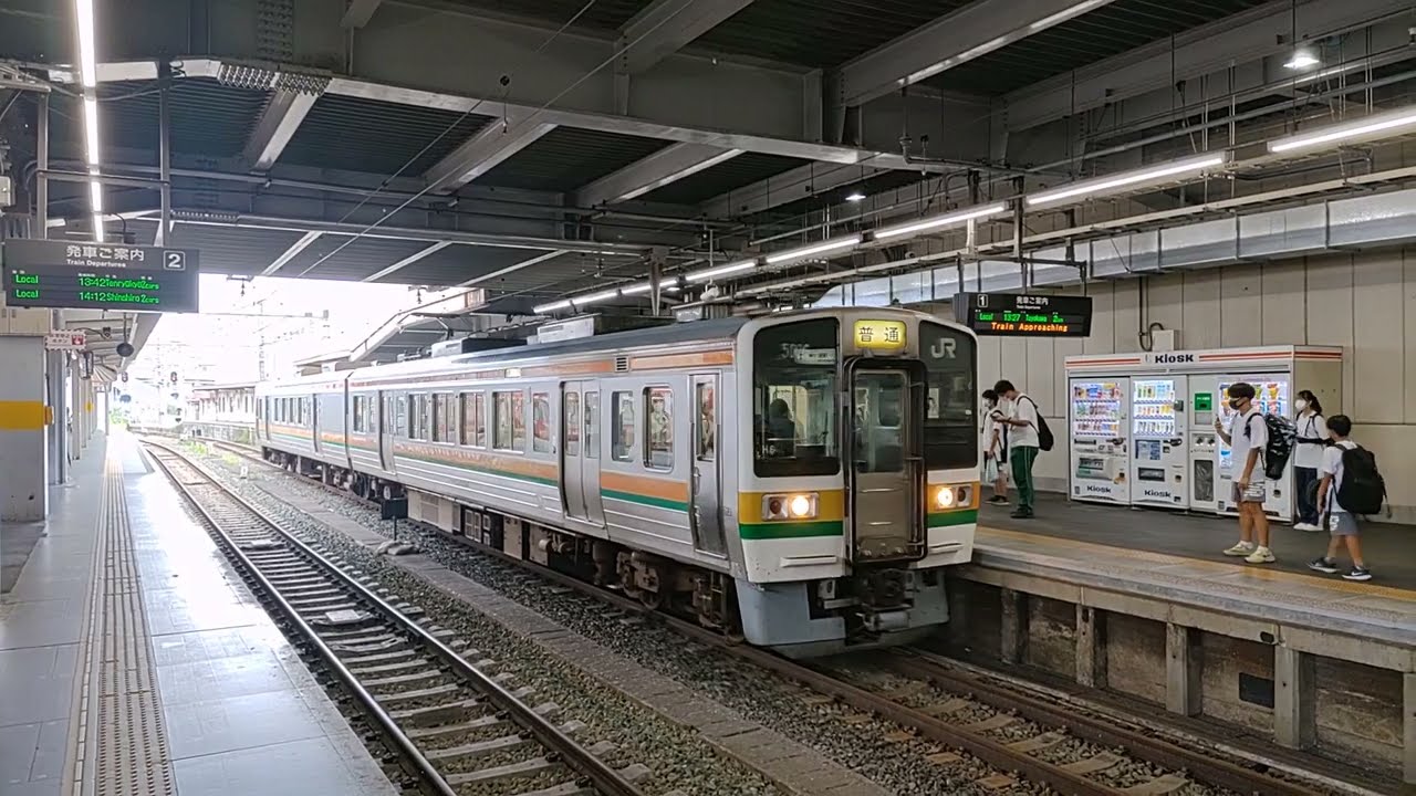 JR飯田線213系 豊橋駅到着 JR Central Iida Line 213 series EMU - YouTube