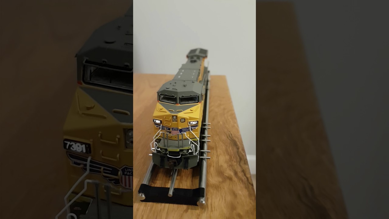 Broadway limited UP GE AC6000 with sound - YouTube