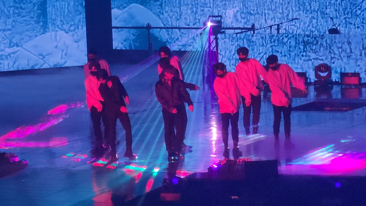 스트레이 키즈(Stray Kids) 댄스라차(DANCE RACHA) - TASTE 무대 선공개 Full - YouTube Music