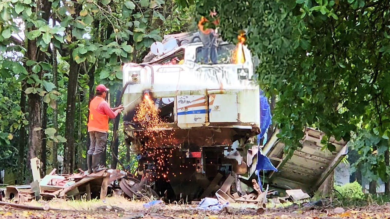 FULL DOKUMENTASI Proses Perucatan LOKOMOTIF CC 201 83 49 (130R) ex PLH ...