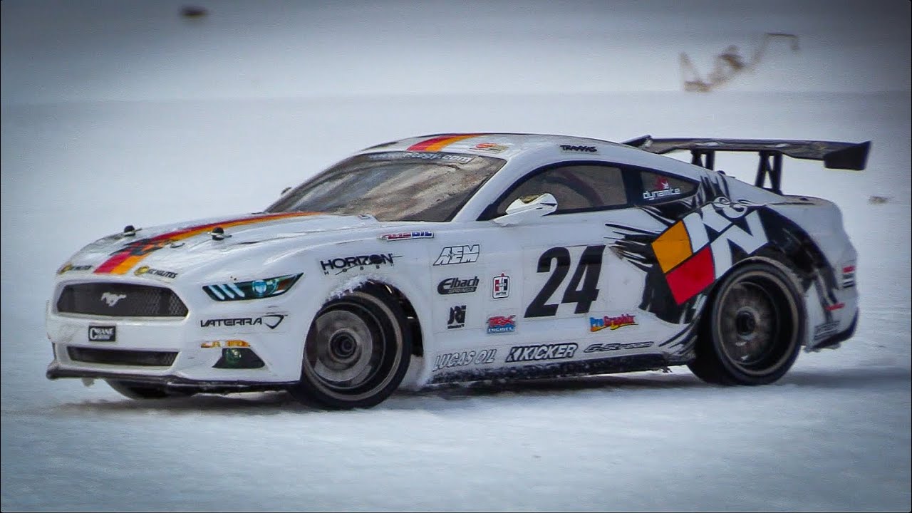 "Snow-stang" Drifting on Ice | Vaterra V100 Ford Mustang - YouTube