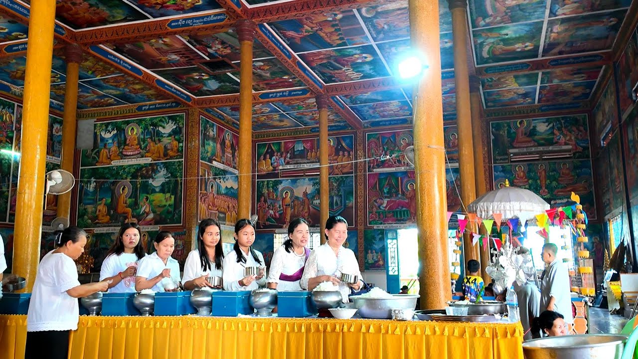 Ben 2 : Wat Uttaravortey During Kan Ben Ceremony in Cambodia - YouTube