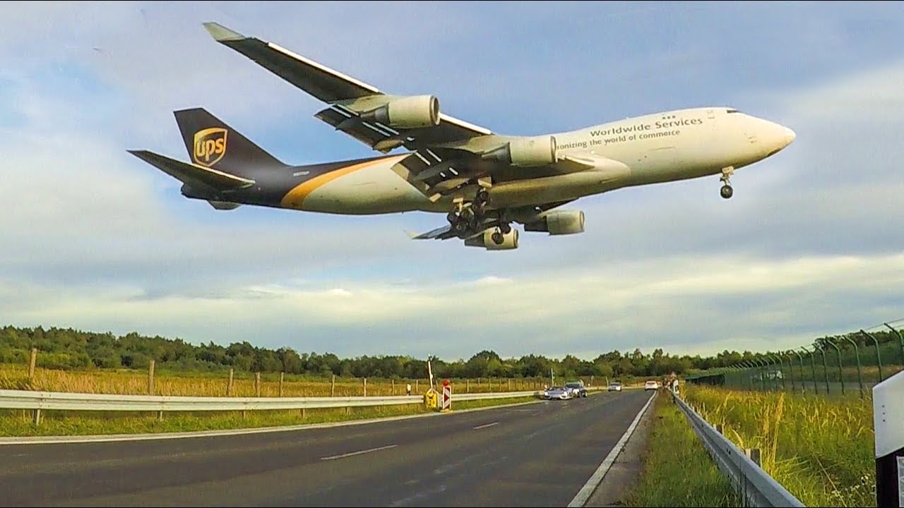 Boeing 747 LOW LANDING above the STREET - MD11, B747, Airbus A300 ...