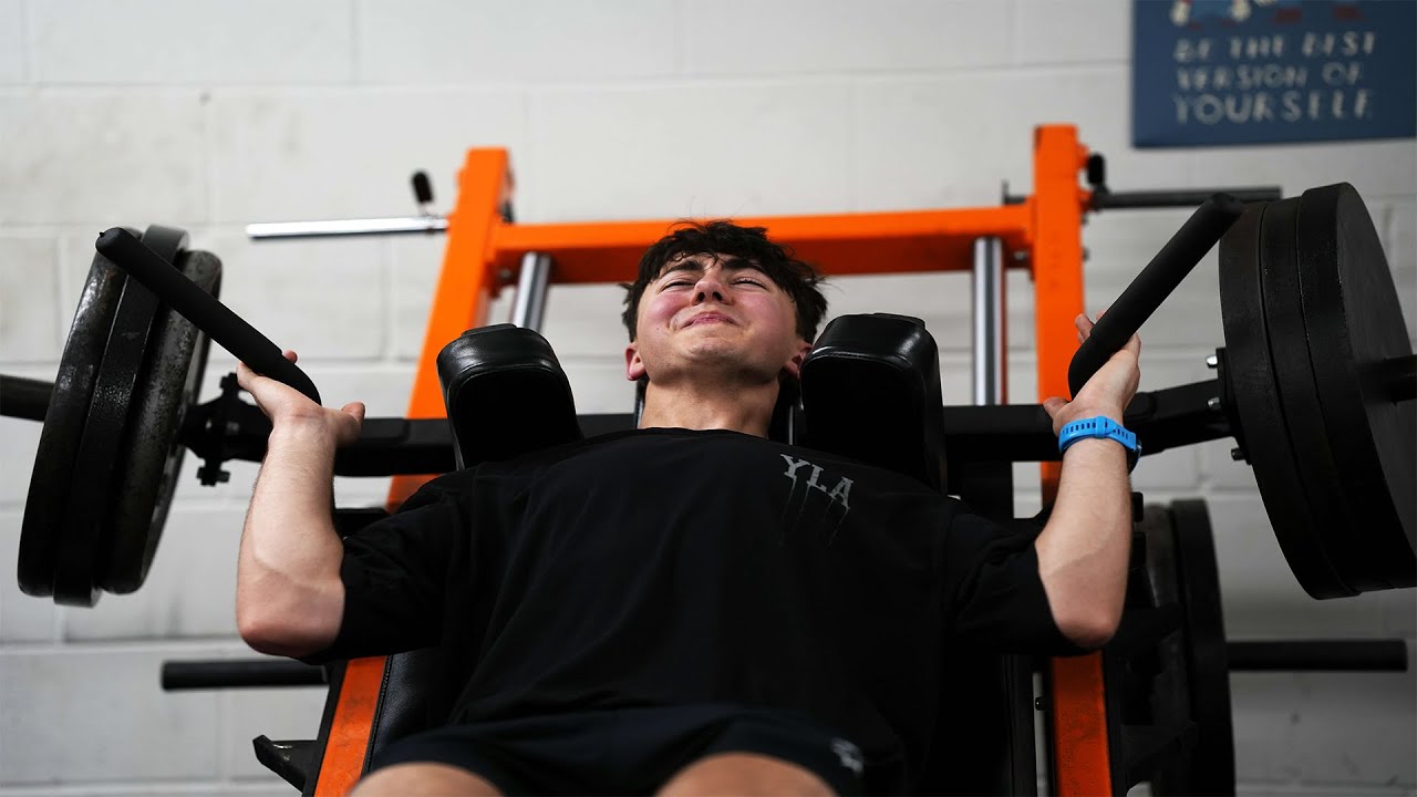 HACK SQUAT PR | MY LEG DAY FOR BODYBUILDING - YouTube
