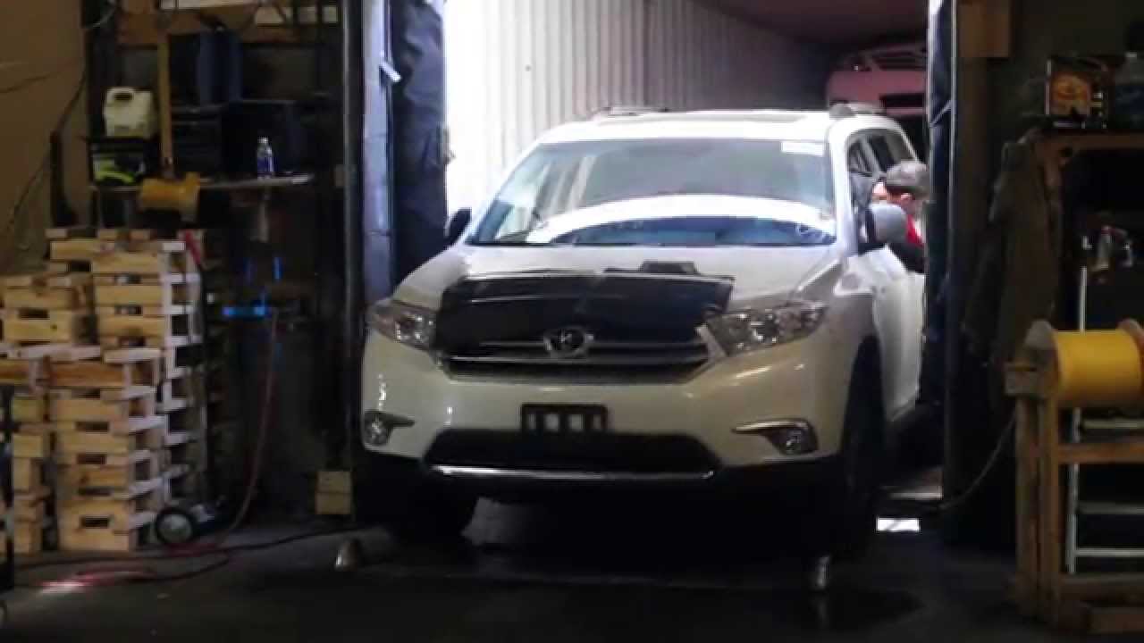 Loading Cars Into Shipping Containers - YouTube