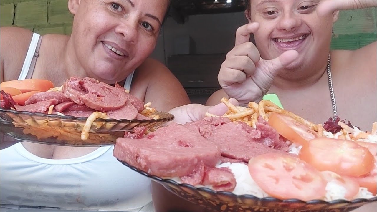 COMENDO KITUT ENLATADO MACARRÃO ARROZ TÓMATE PIMENTA +suco de LARANJA 🍊 ...