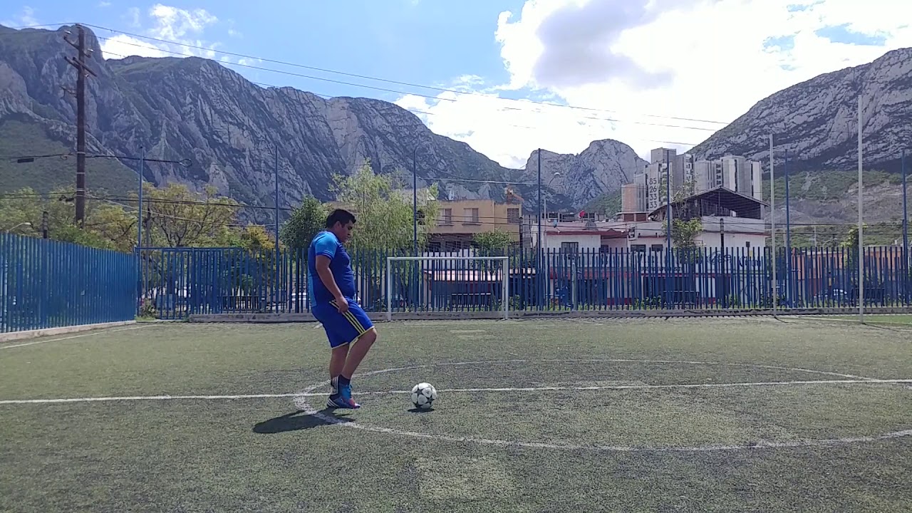 PRACTICANDO TIROS LIBRES - YouTube