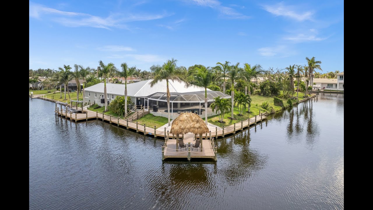 Luxury Waterfront Living - 268 Ft of Water Frontage and 1/3 of an Acre ...