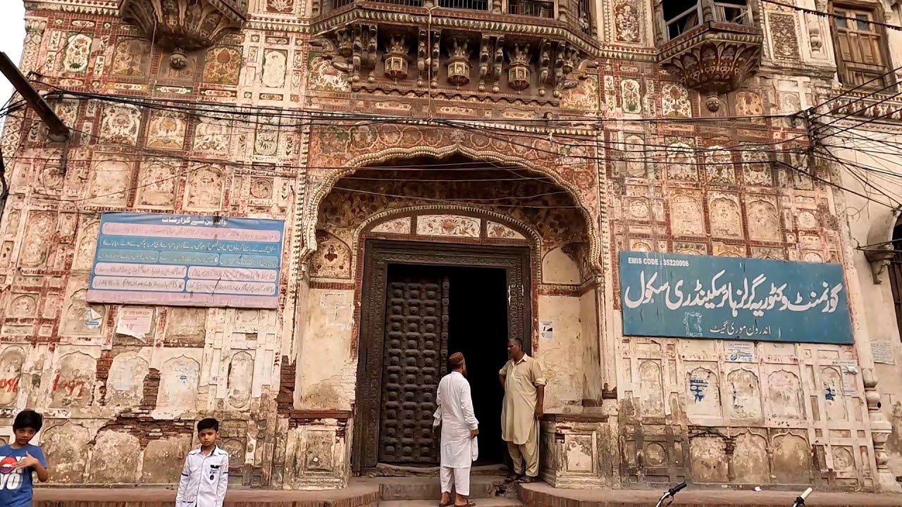 meet with little Vlogger at Old Lahore City | Androon Lahore streets # ...