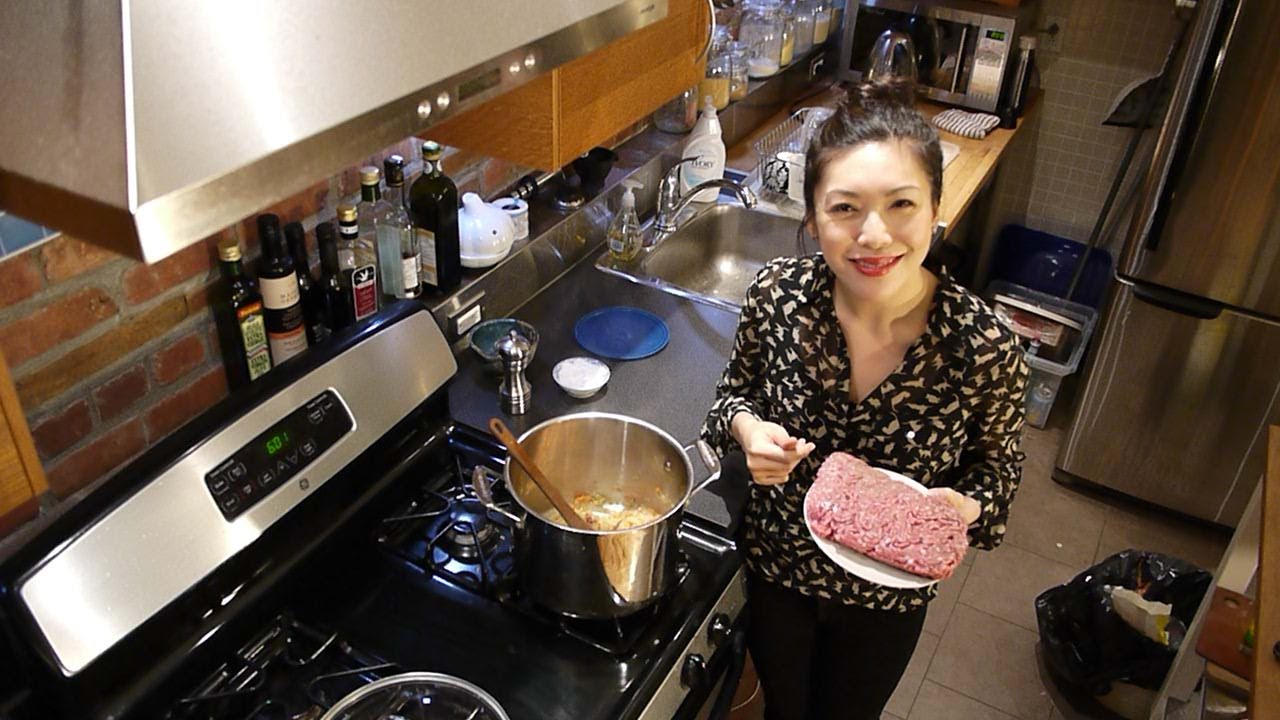 Bang-On Bolognese I Debbie Wong's Wok and Gong - YouTube