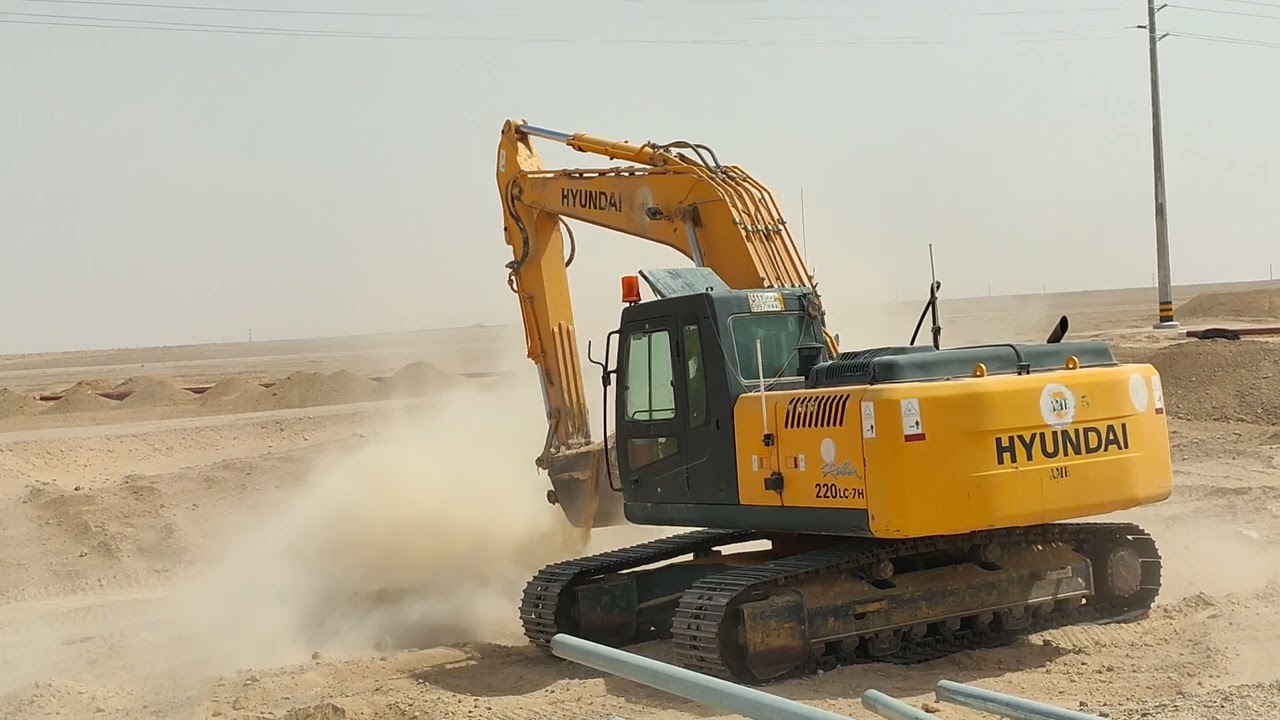 PAY LOADER IS A HEAVY EQUIPMENT MACHINE USED IN CONSTRUCTION TO MOVE OR ...