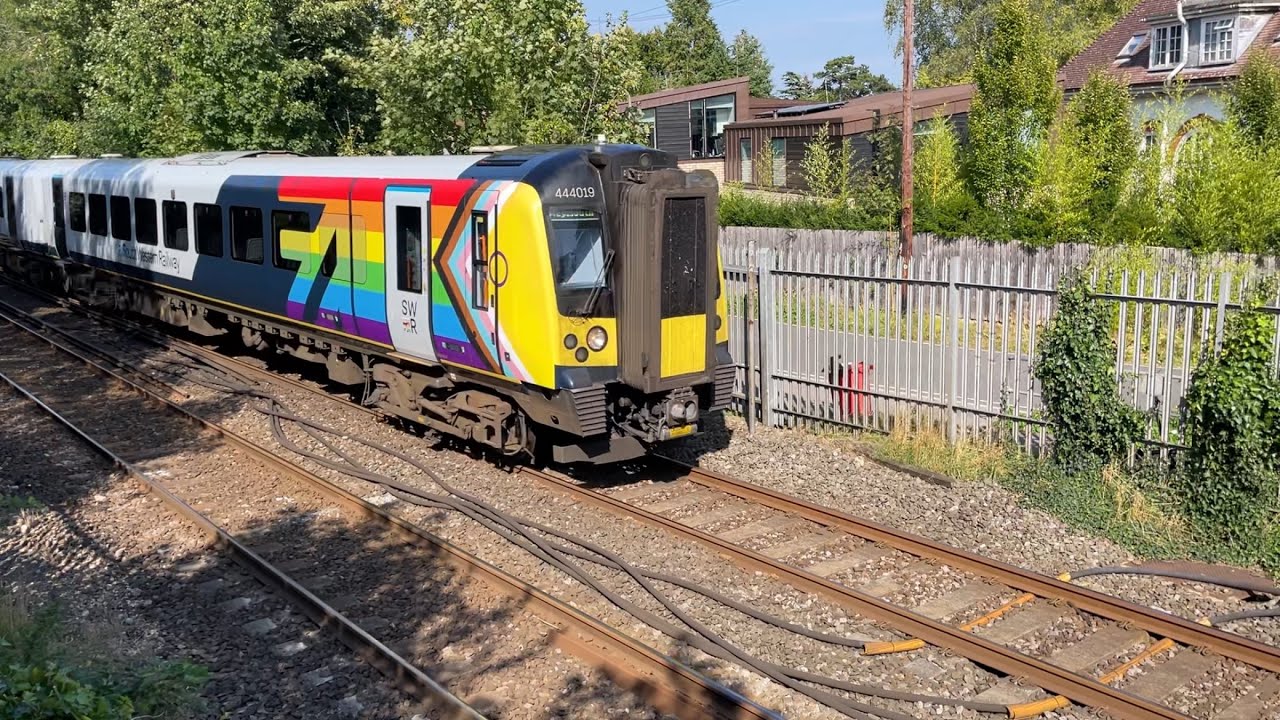 Class 444 Desiro | 444019 + 444022 | New Trainbow Livery | South ...