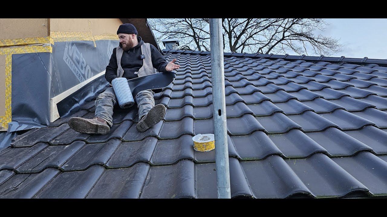 Dach arbeiten | Wakaflex anbringen und Dachpfannen zuschneiden - YouTube