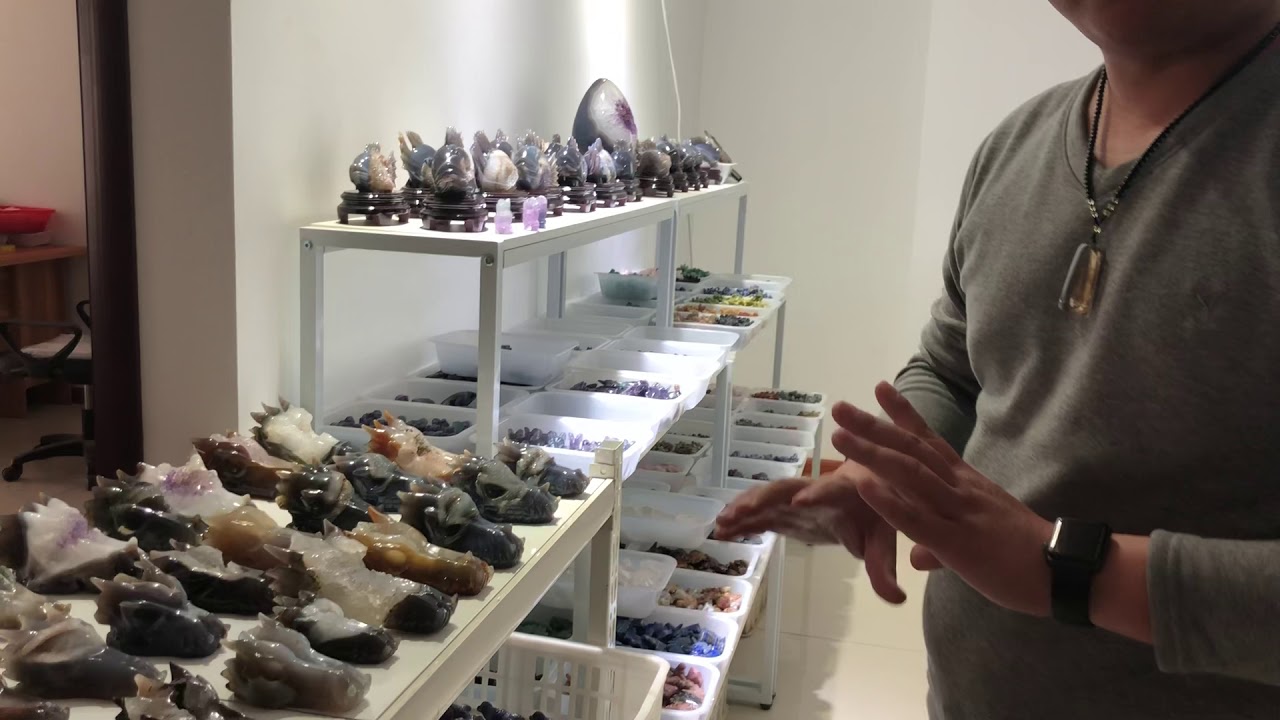 Duke’s Gem and Crystal , this is agate carvings show - YouTube
