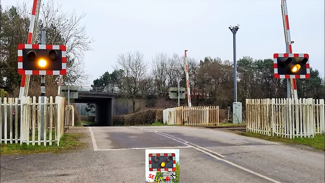Sarnau Level Crossing, Carmarthenshire - YouTube