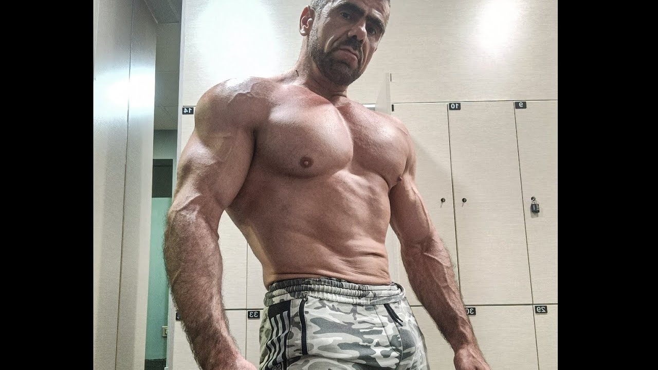 Flexing Sweaty after Workout is An absolute MUST - YouTube