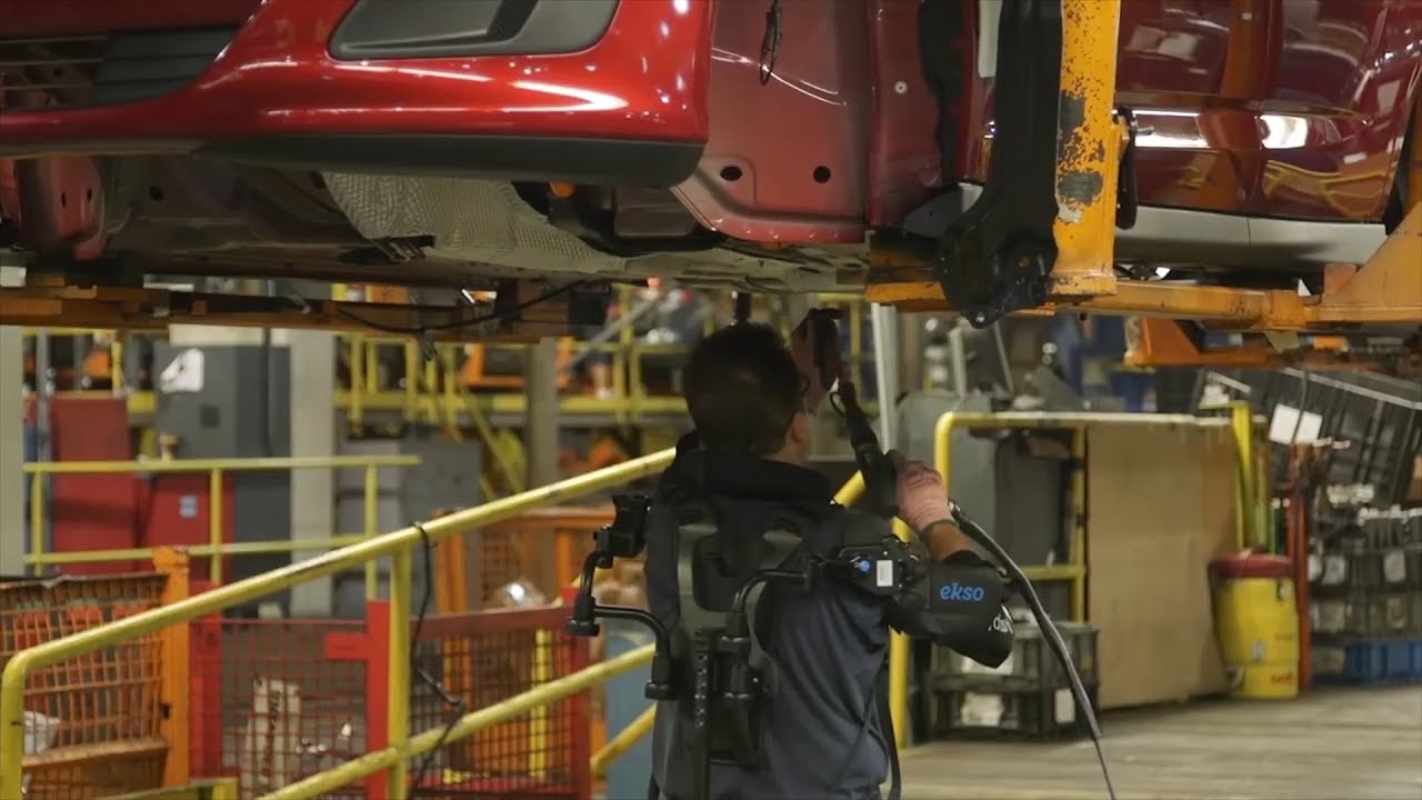 Ford's Factory Workers Outfitted With Exoskeletons. - YouTube