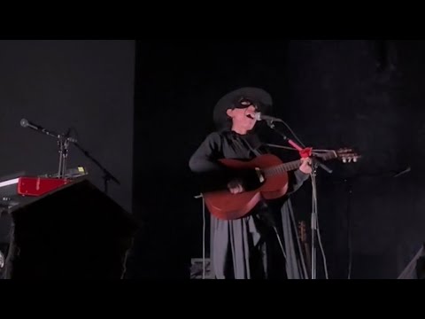 Ed Maverick - No Hay Problema LIVE - YouTube Music