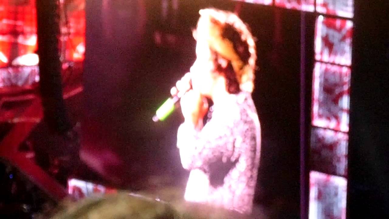 Harry Styles 'shh, scream' in San Siro (29.06.2014) - YouTube