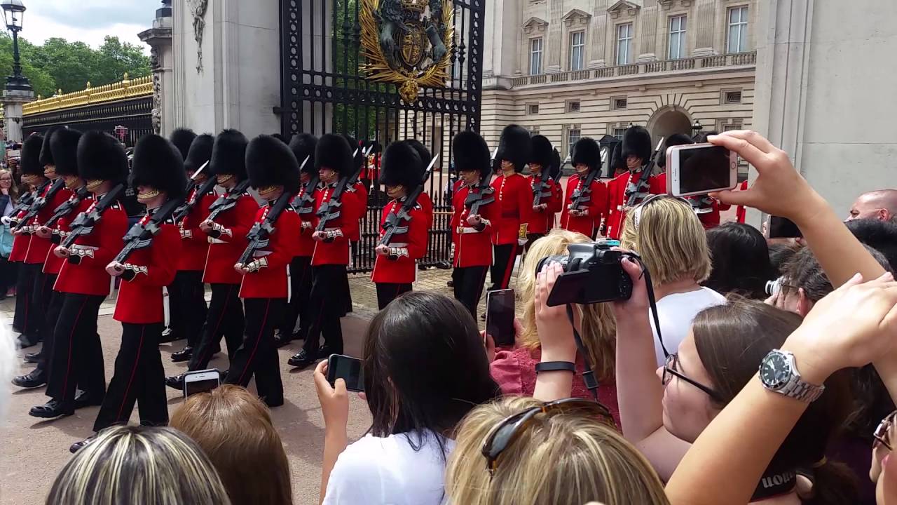 Buckingham Palace Parade - YouTube