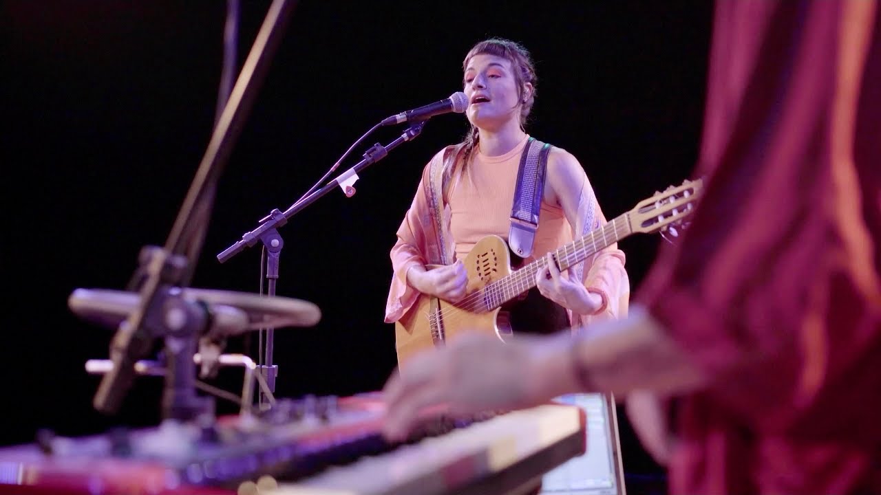 “Lua Vai, Lua Vem” AO VIVO na Oficina de Música de Curitiba 2023 | Thaïs Morell - YouTube