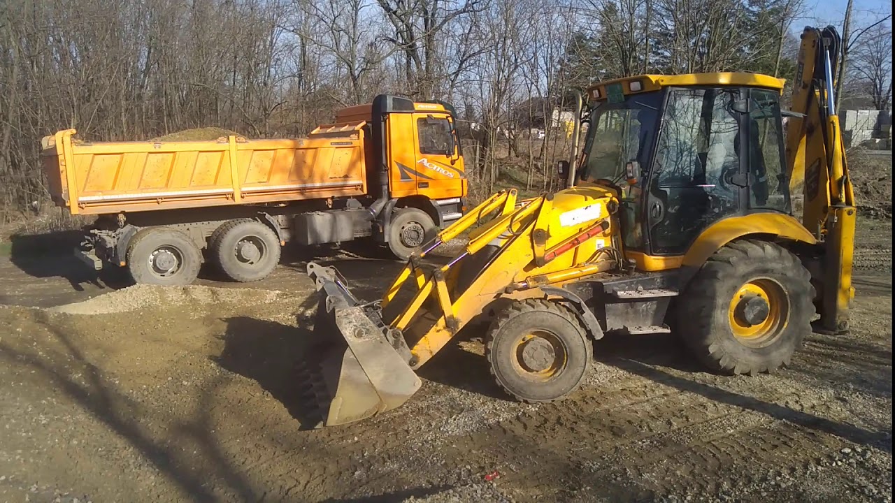 Jcb 3cx loading Mercedes Benz Actros - YouTube