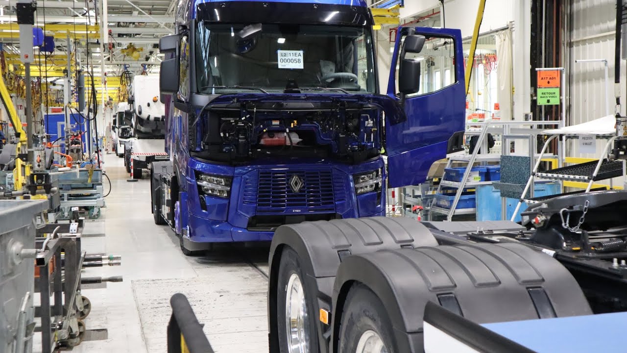 Renault Trucks factory tour | Assembly plant in France - YouTube