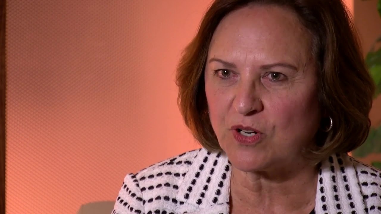 Deb Fischer goes 1-on-1 with KMTV - YouTube