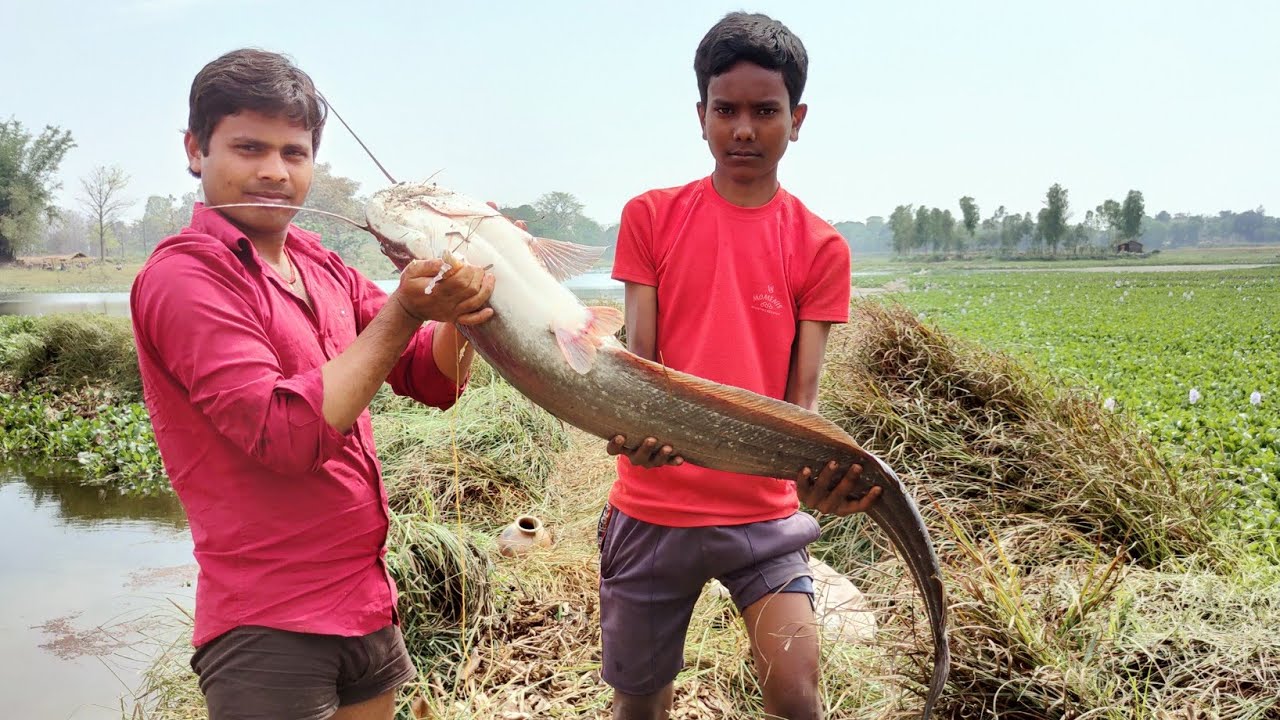BIG MONSTER🎣BOY HOOK CATCHING||WITH BEAUTIFUL BOY AMEZING TRICK 25KG ...