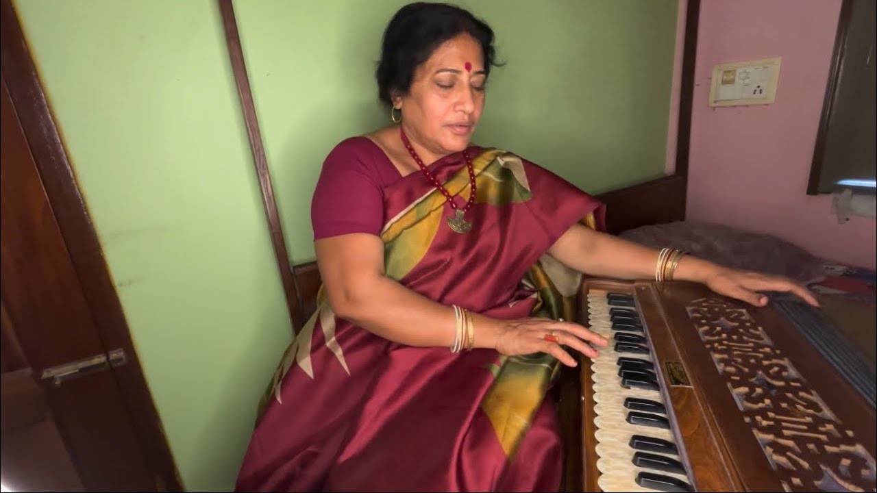 Naiba Daako Roibo Tomar Daare || Tapati Biswas || Rabindra Sangeet ...