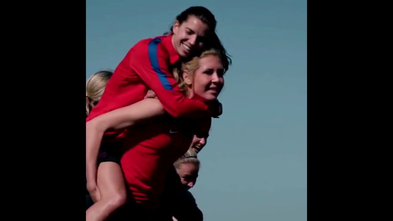USWNT - #SundayFunday with "Harry" (Allie Long Gives Tobin Heath a ...