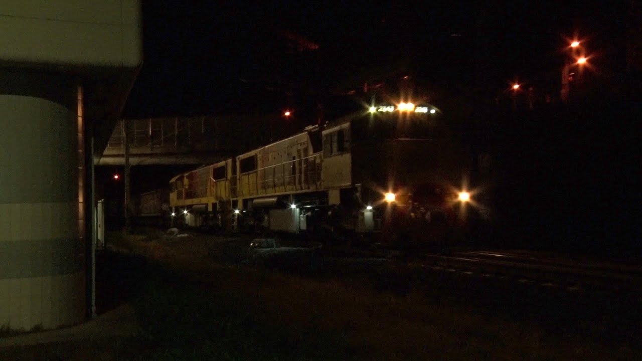 Queensland Rail 2300 class EMD 12-645's in Notch 8 - YouTube