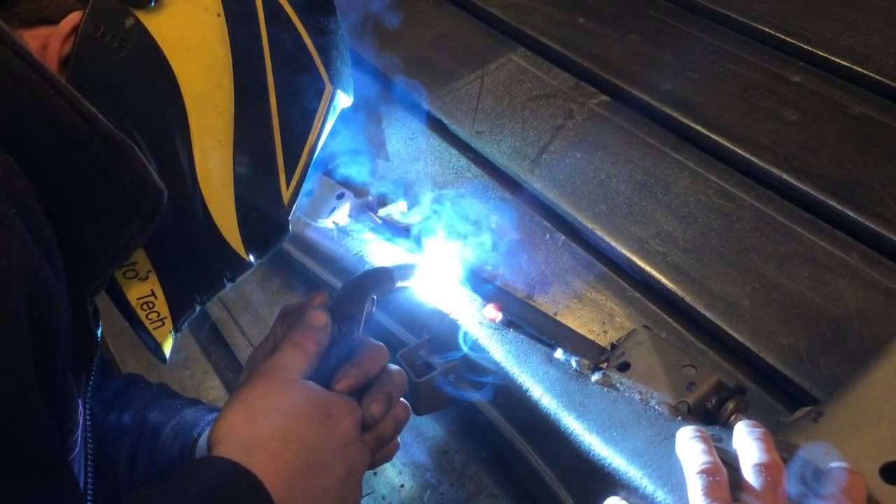 Welding reinforcement rear E28 frame - YouTube