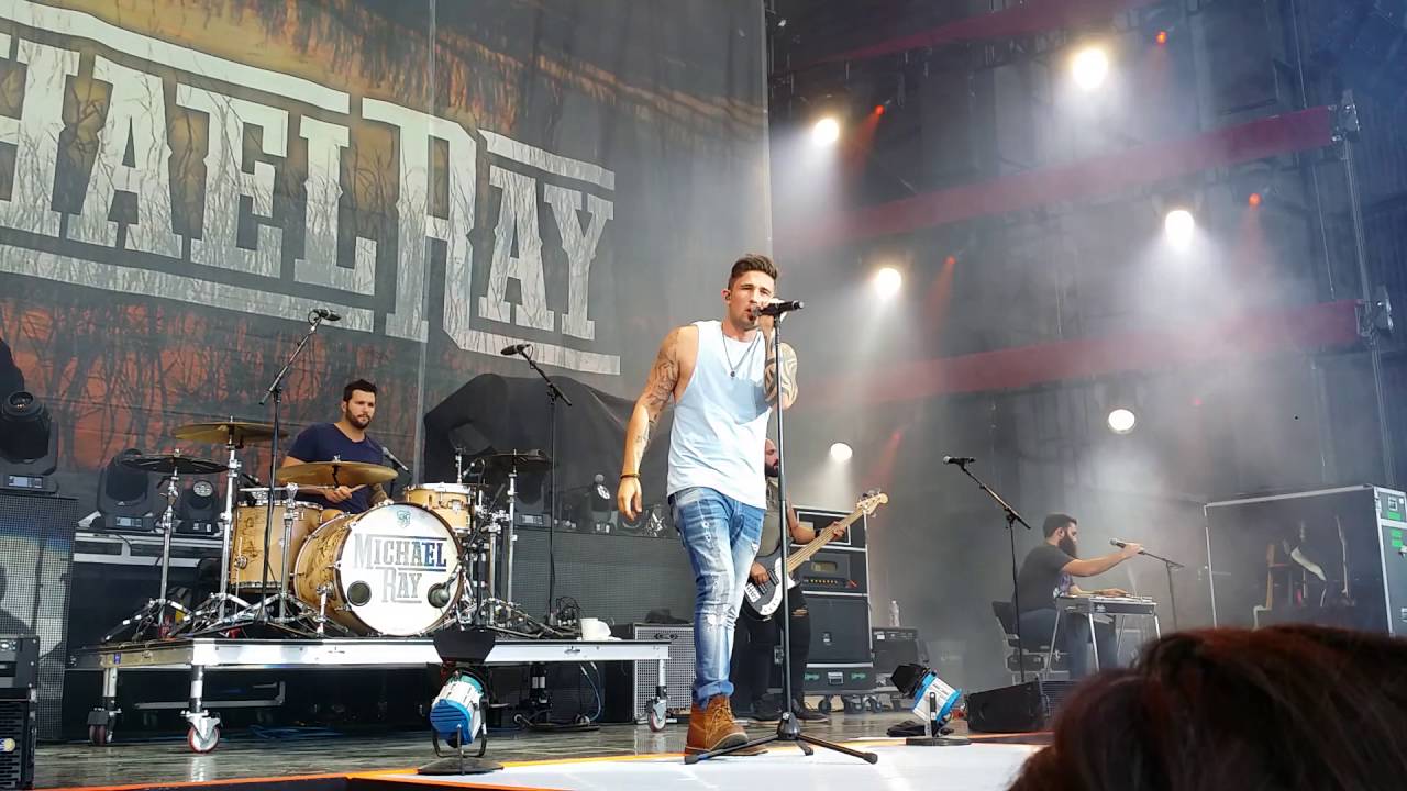 Michael Ray Live - Real Men Love Jesus - YouTube