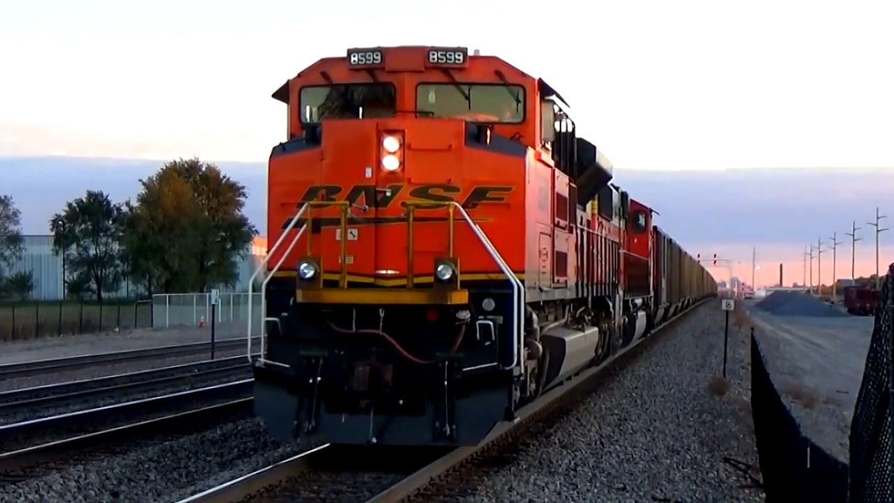 SD70ACes in Notch 8 BNSF 8599 North at Fridley, MN 10/8/16 - YouTube