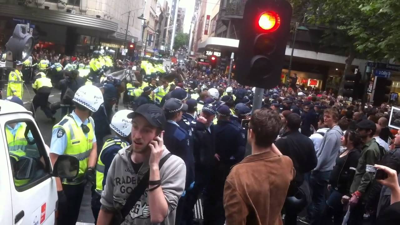 Occupy Melbourne - massive police action against protesters Friday 21st ...