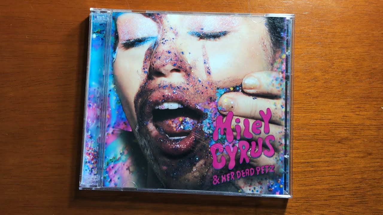 UNBOXING: Miley Cyrus and Her Dead Petz (2-Disc) - YouTube