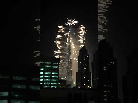 Burj Khalifa - NYE Fireworks Show - YouTube