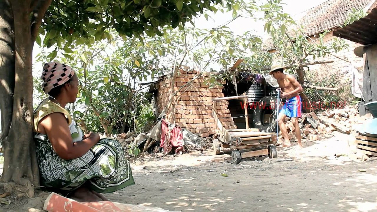 BARINJAKA - Kamboty velon dray (Clip Officiel) - YouTube