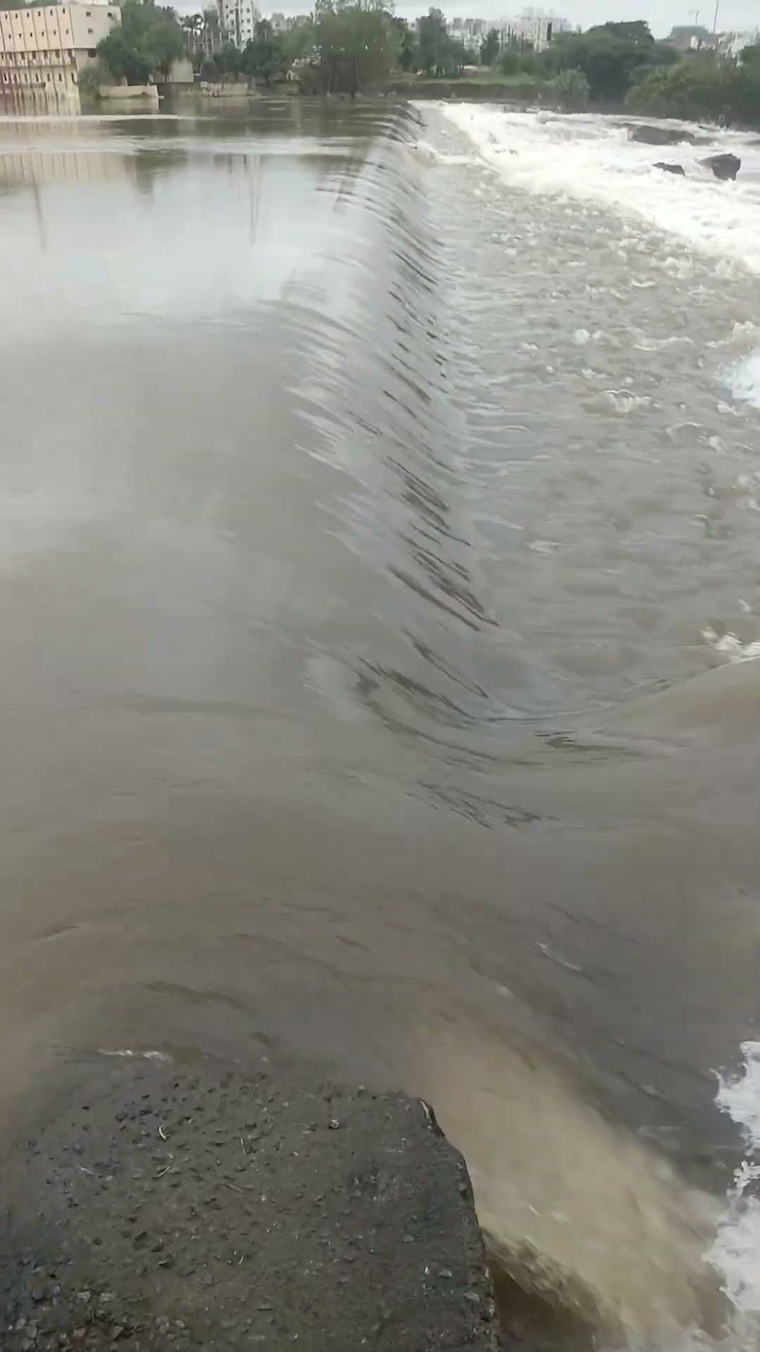 Ravet London bridge - YouTube