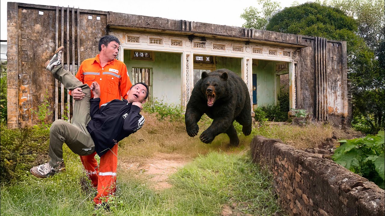 The Scariest Work Day | Giant Mutant Bear Hiding in the Tall Grass ...