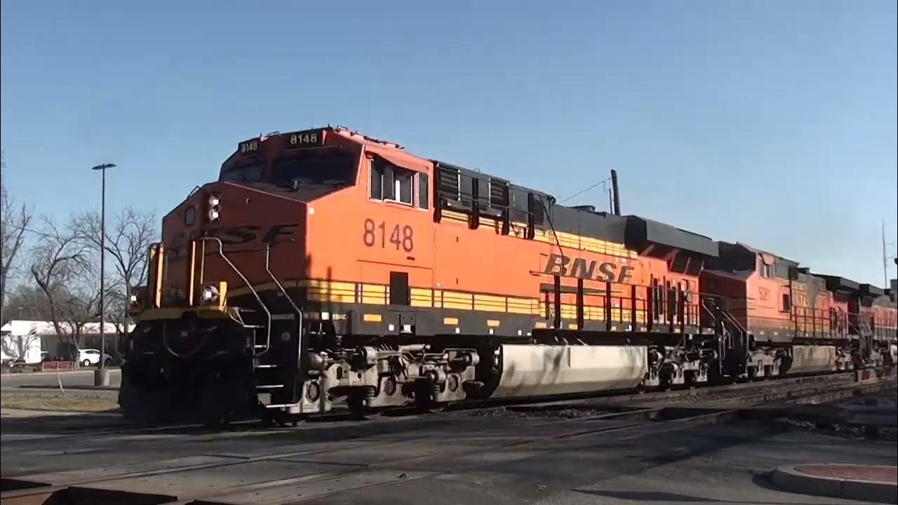 BNSF #8148 Leads EB Intermodal with H1 Dash 9 Trailing. Olathe, KS 2/24/24 - YouTube