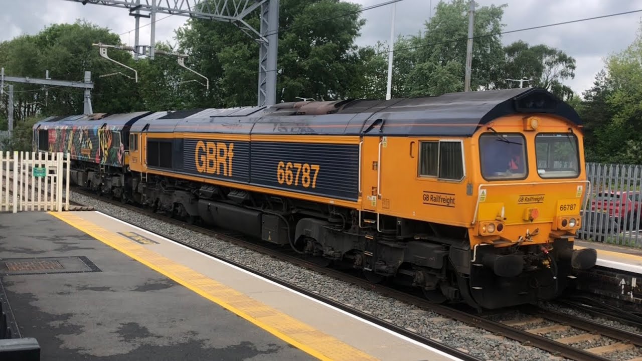 Kettering station a Double class 66 66718 66787 sir Peter Hendy class ...