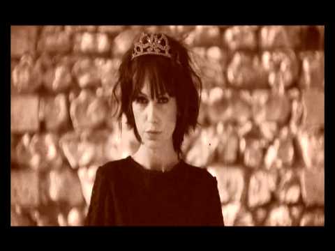 ÜNZİLE MAMOS ( pencereden bir tas geldi) KLIP